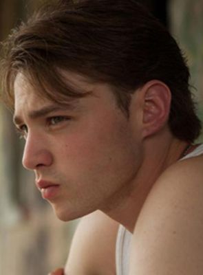 Emory Cohen - SensaCine.com