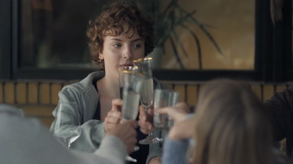 Tráiler de la película Volver a ti (Beginnings) - Volver a ti (Beginnings) Tráiler VOSE ...