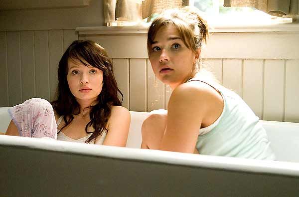 Foto de Emily Browning - Presencias extrañas : Foto Charles Guard ...