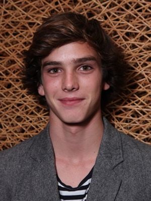 Dylan Hayes - SensaCine.com