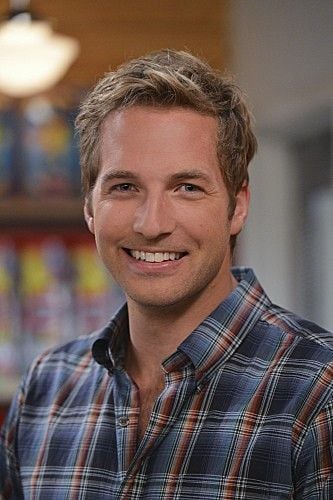 Foto de Ryan Hansen - Dos chicas sin blanca : Foto Ryan Hansen - Foto ...