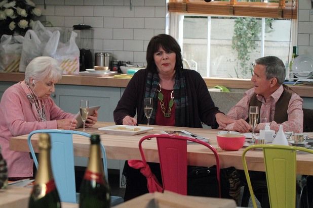 Foto de Mo Gaffney - Foto Mo Gaffney, Christopher Ryan, June Whitfield - Foto 5 de 7 - SensaCine.com