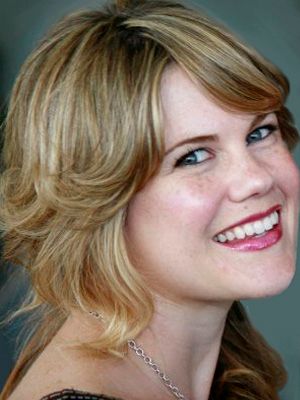 Jennifer Hall - SensaCine.com