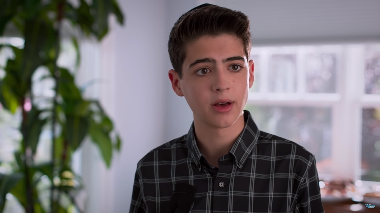 'Andi Mack' hace historia con el primer personaje de Disney en ...
