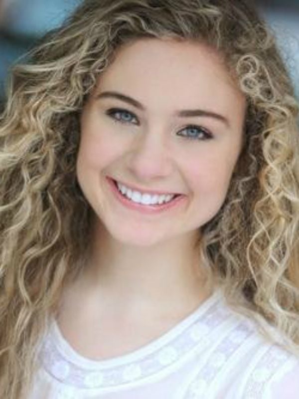 Lizzy Declement - SensaCine.com