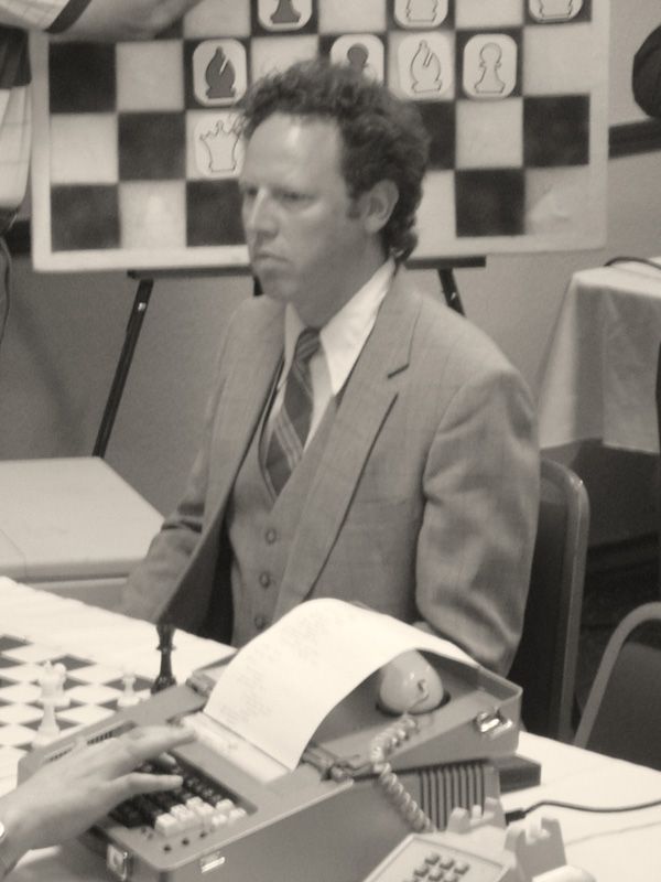 Myles Paige - SensaCine.com