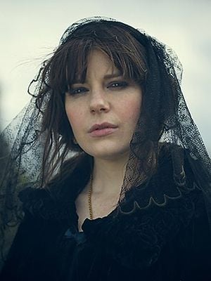 Aimee-Ffion Edwards : sus películas y series en streaming - SensaCine.com