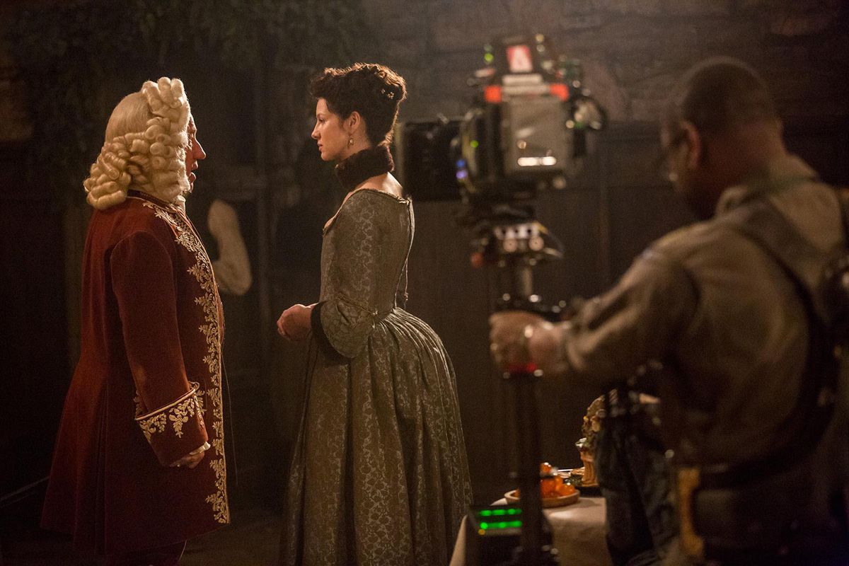 Foto de Caitriona Balfe - Outlander : Foto Caitriona Balfe, Simon Callow - Foto 161 de 205 ...