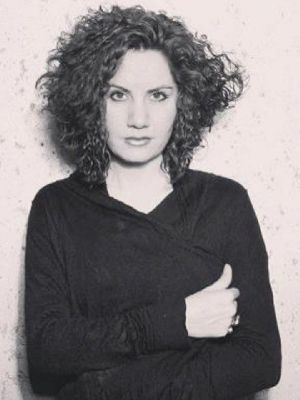 Roya Akbari - SensaCine.com
