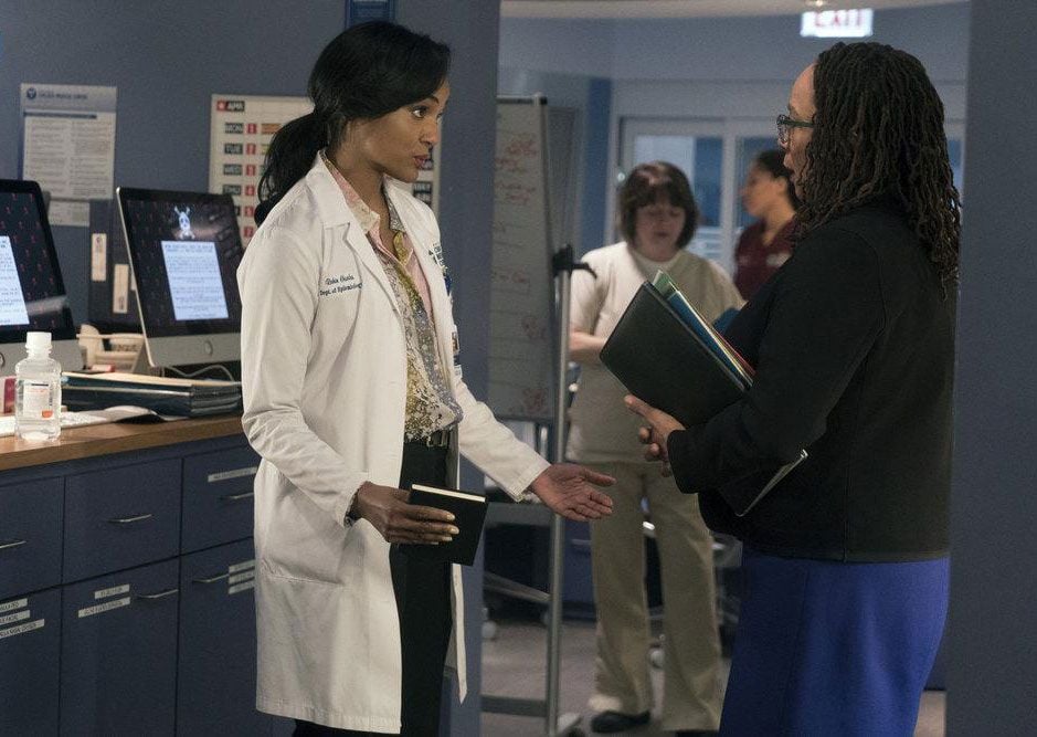 Foto de S. Epatha Merkerson - Chicago Med : Foto Mekia Cox, S. Epatha Merkerson - Foto 36 de 62 ...