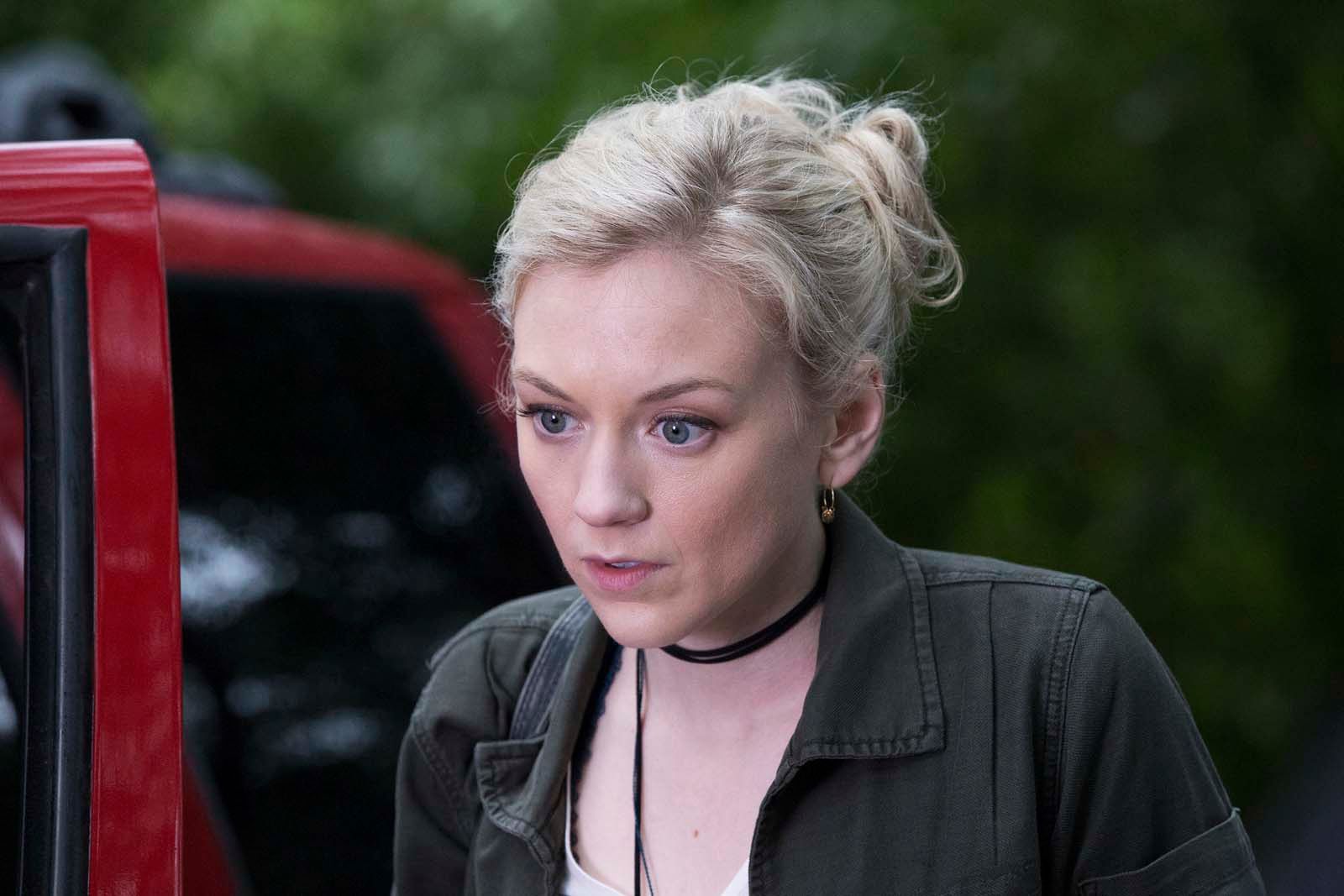 Foto de Emily Kinney - Ten Days In The Valley : Foto Emily Kinney ...