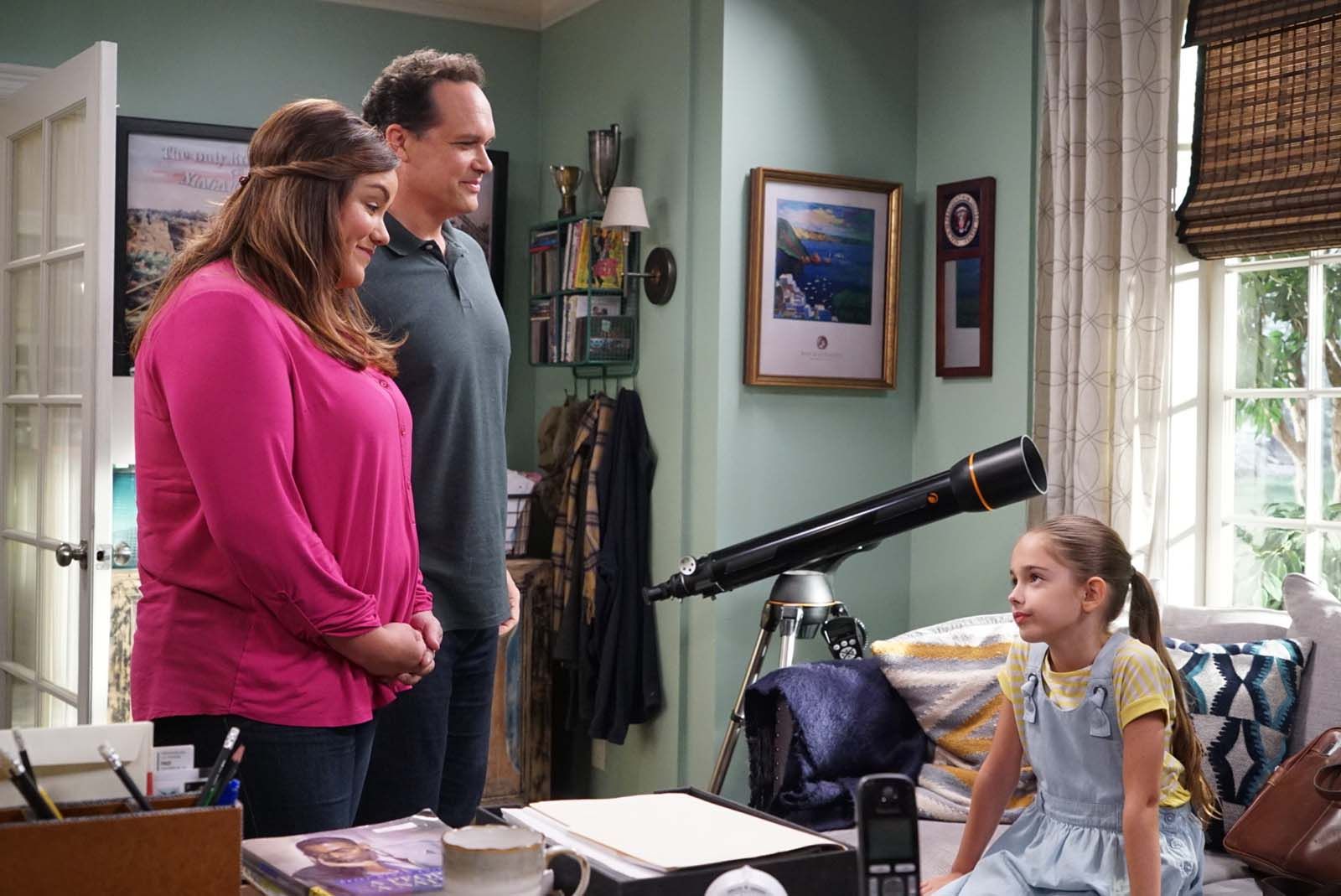 Foto de Julia Butters - American Housewife (2016) : Foto Diedrich Bader ...