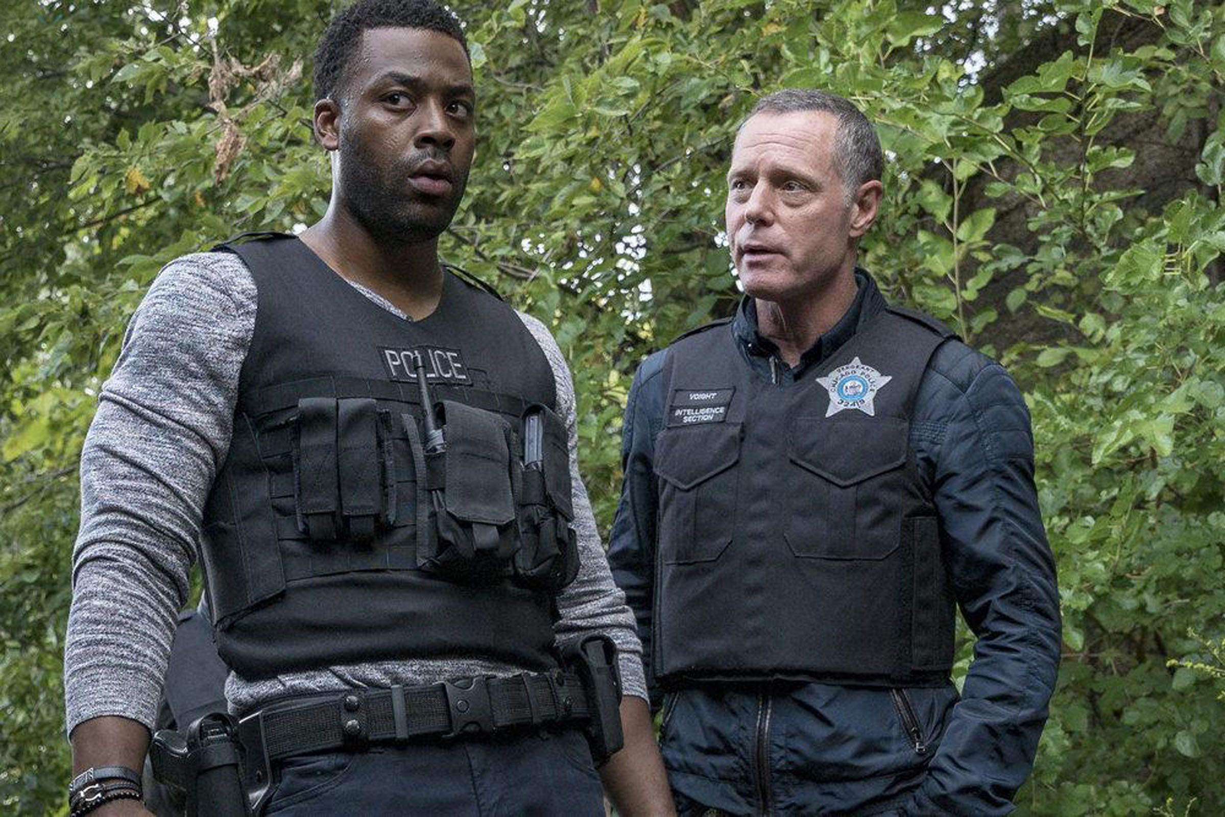 Foto de Jason Beghe - Chicago PD : Foto LaRoyce Hawkins, Jason Beghe ...