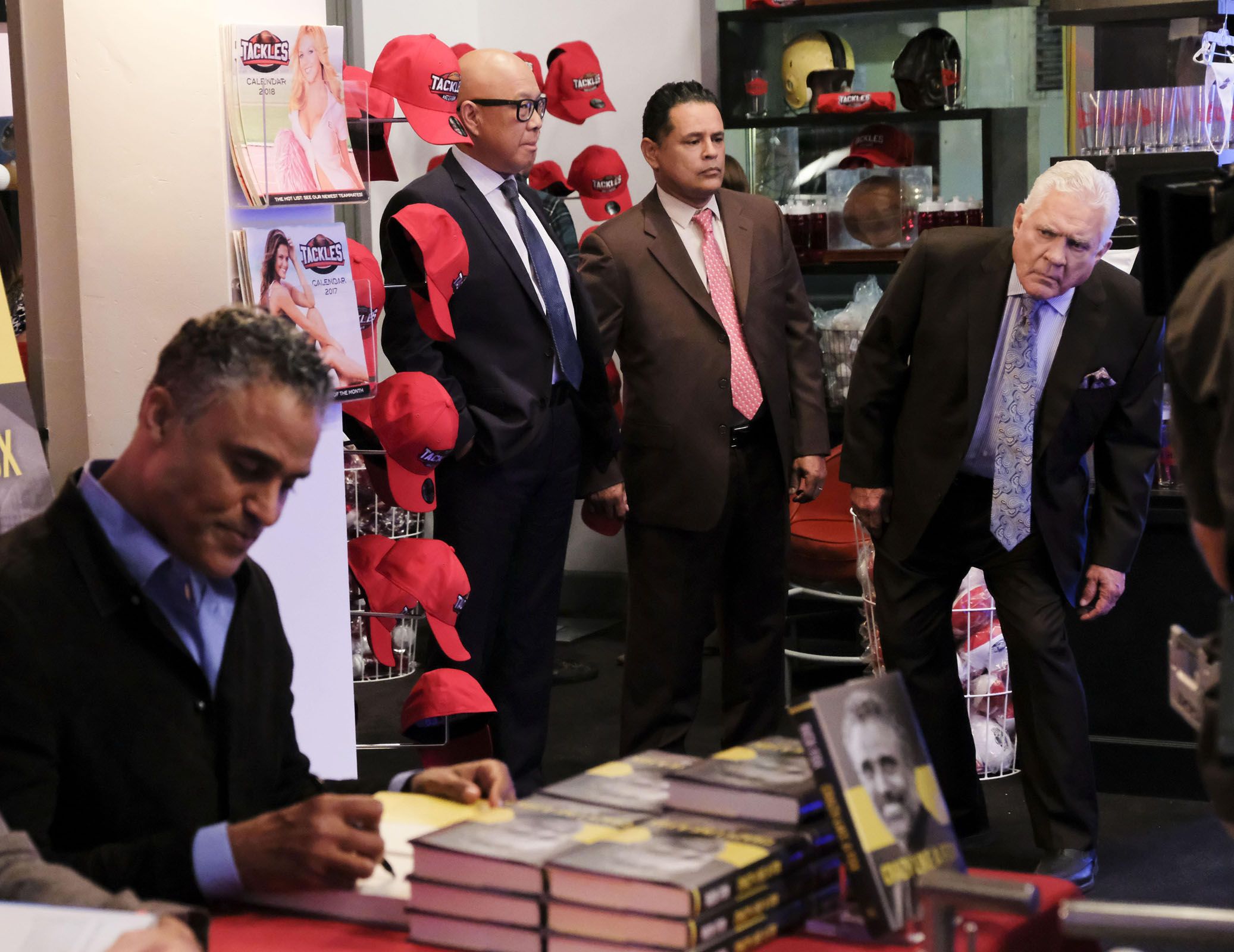 Foto de Michael Paul Chan - Foto Raymond Cruz, G.W. Bailey, Michael ...