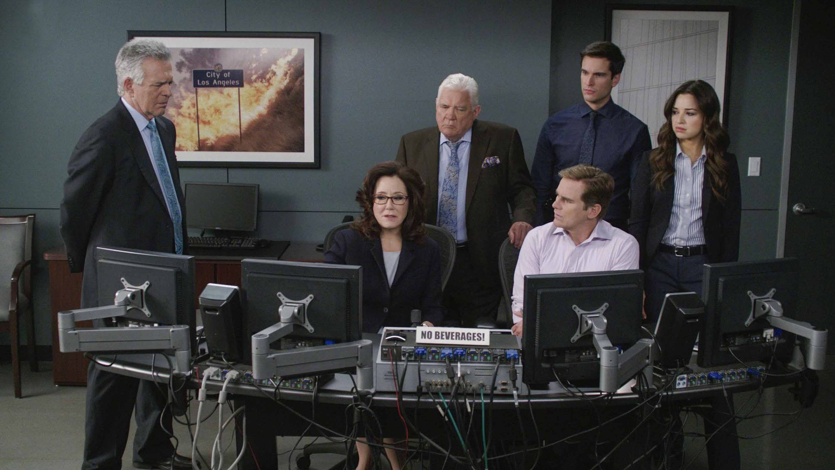 Foto de G.W. Bailey - Major Crimes : Foto Jessica Meraz, Anthony John ...