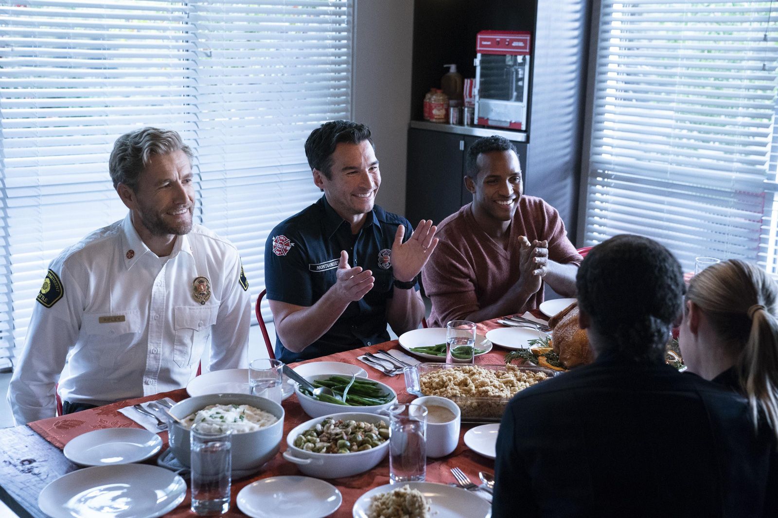 Foto de Jay Hayden - Estación 19 : Foto Jay Hayden, Sterling Sulieman ...