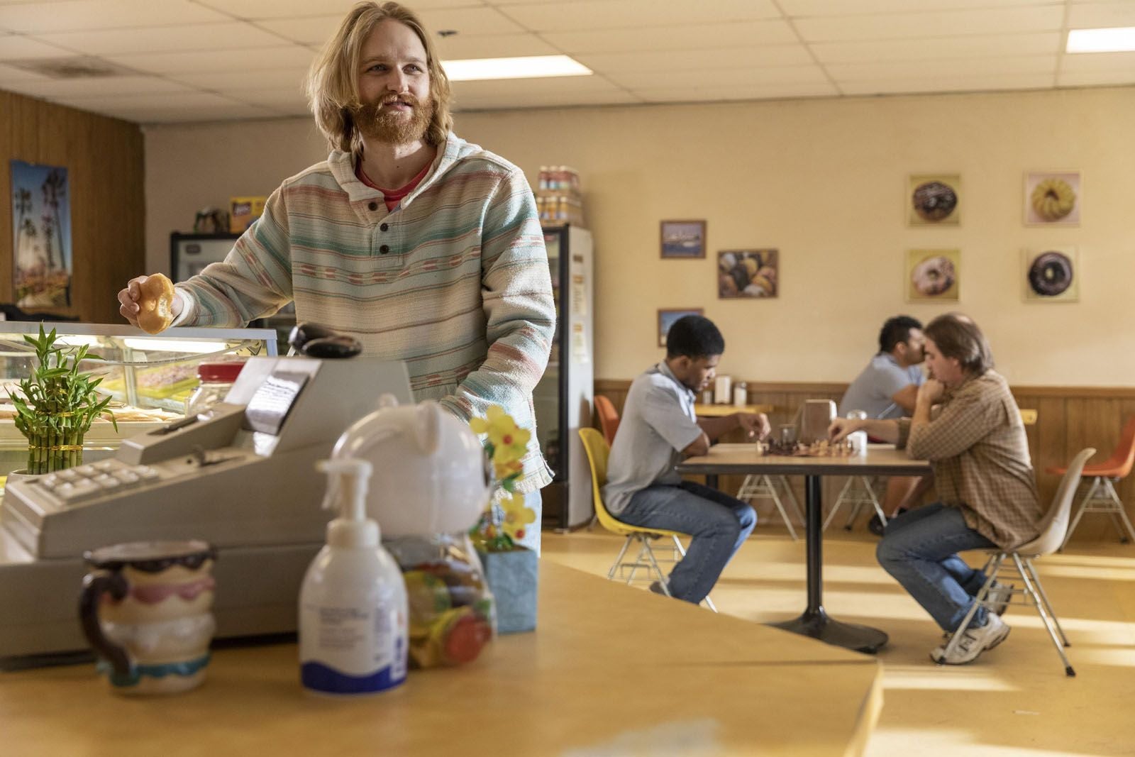 Lodge 49 : Lodge 49 : Foto Wyatt Russell - Foto 26 sobre 94 - SensaCine.com