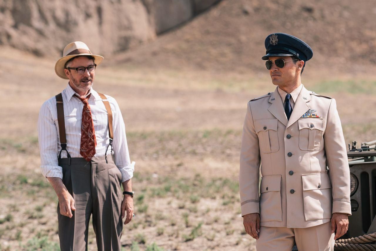 Proyecto Blue Book : Proyecto Blue Book : Foto Michael Malarkey, Aidan ...