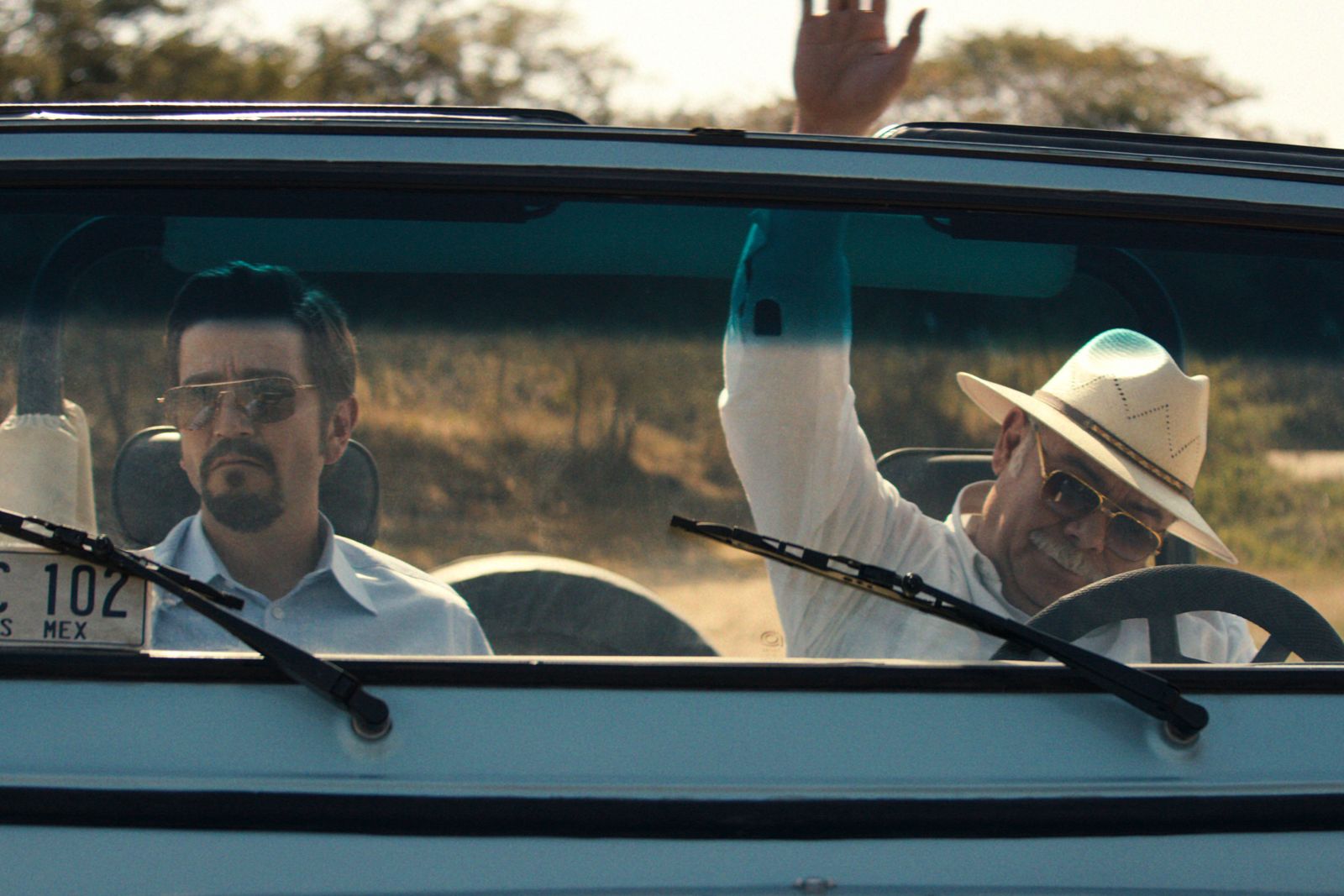 Foto de Jesús Ochoa - Narcos: Mexico : Foto Jesús Ochoa, Diego Luna ...