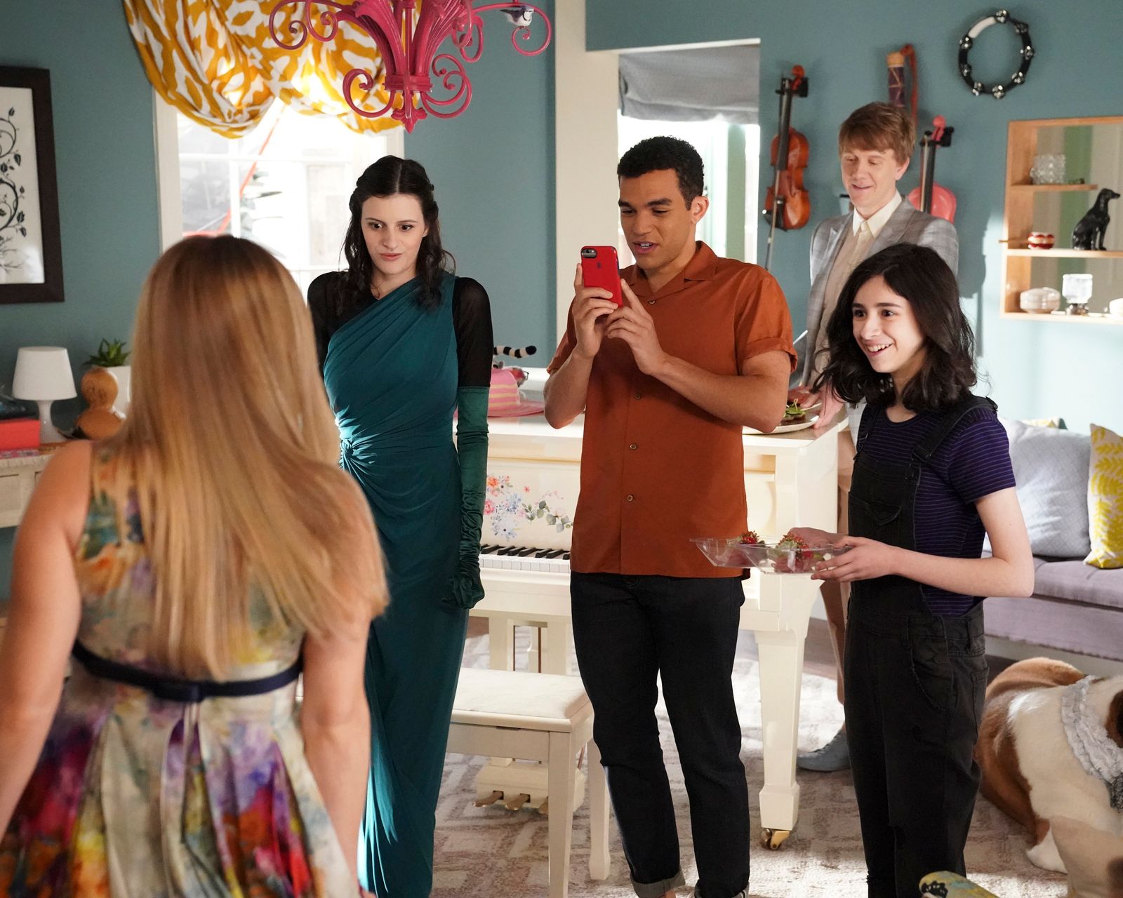 Foto de Adam Faison - Todo va a ir bien : Foto Adam Faison, Josh Thomas ...