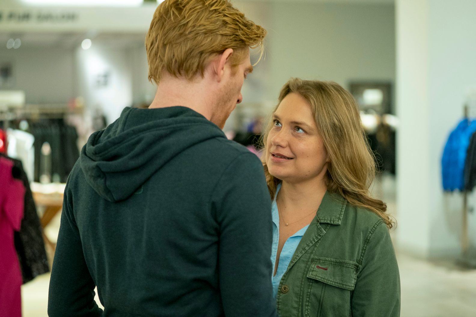 Foto de Domhnall Gleeson - Run : Foto Merritt Wever, Domhnall Gleeson ...