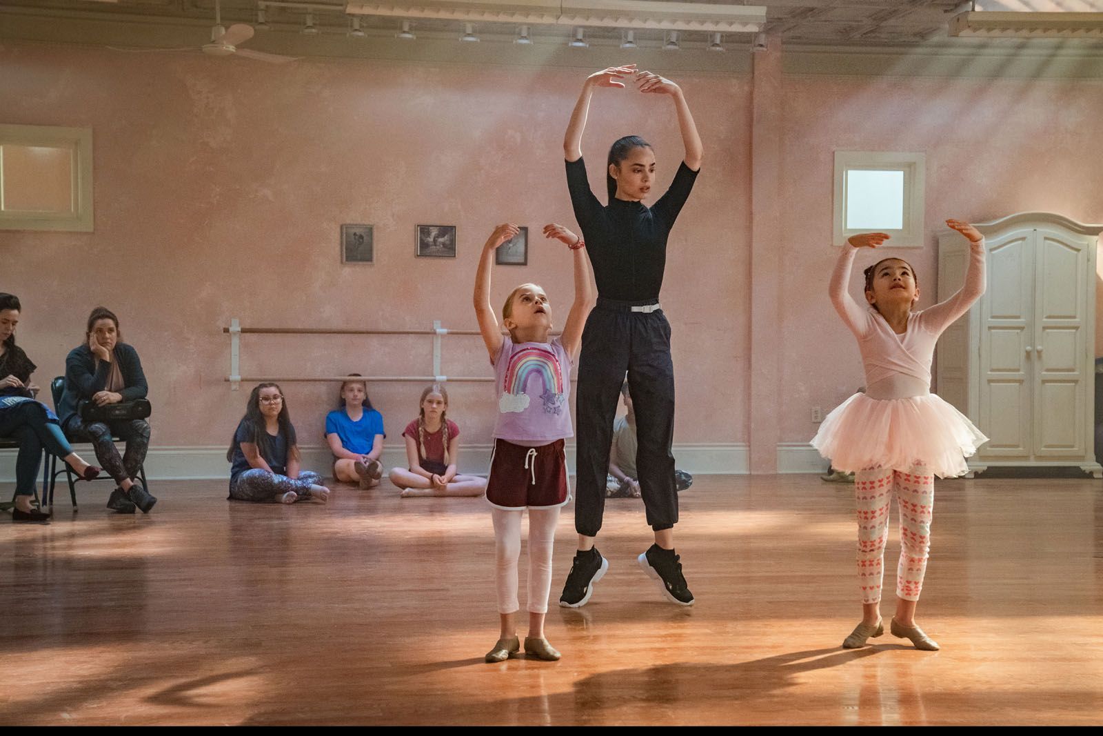 Foto de Kai Zen - Siente el ritmo : Foto Sofia Carson, Donna Lynne ...