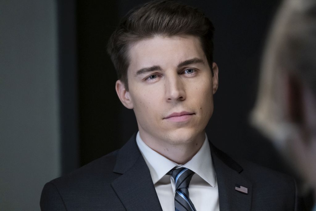 Foto de Nolan Gerard Funk - The Flight Attendant : Foto Nolan Gerard ...