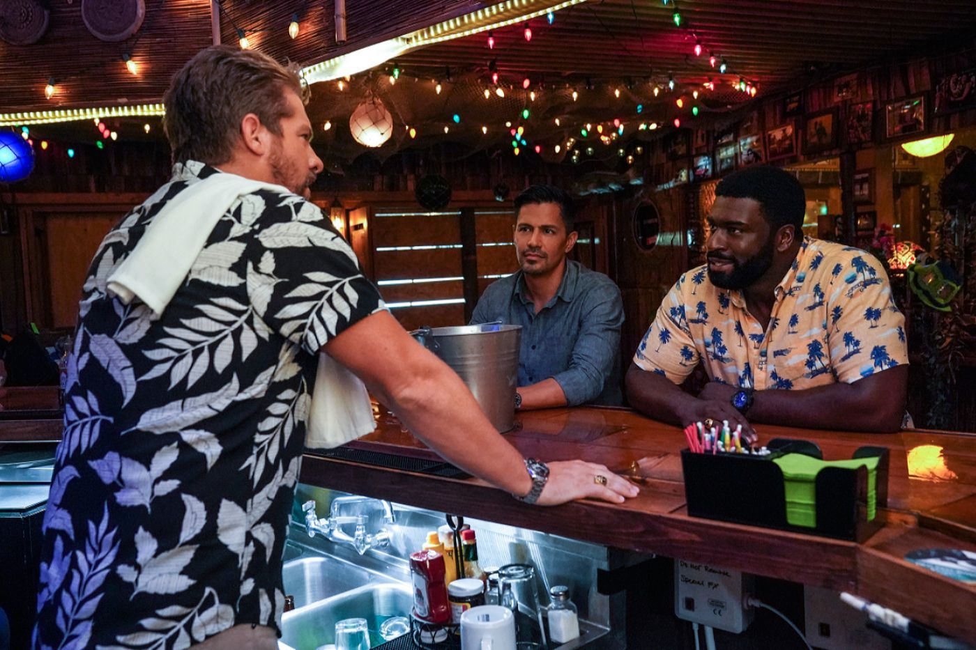 Magnum : Magnum : Foto Jay Hernandez, Zachary Knighton, Stephen Hill ...