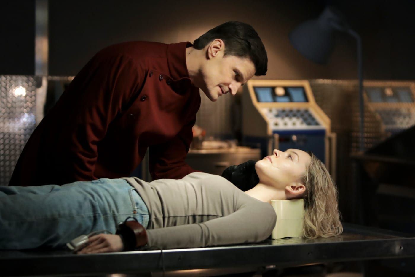 Foto de Bob Frazer - Motherland: Fort Salem : Foto Bob Frazer, Taylor ...