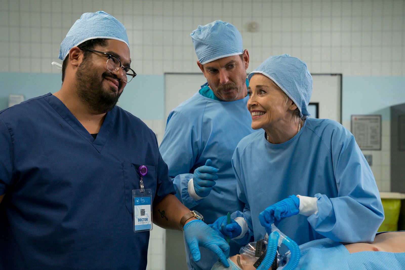 Murderville: Foto Josh Banday, Sharon Stone, Will Arnett - 1 sobre un ...