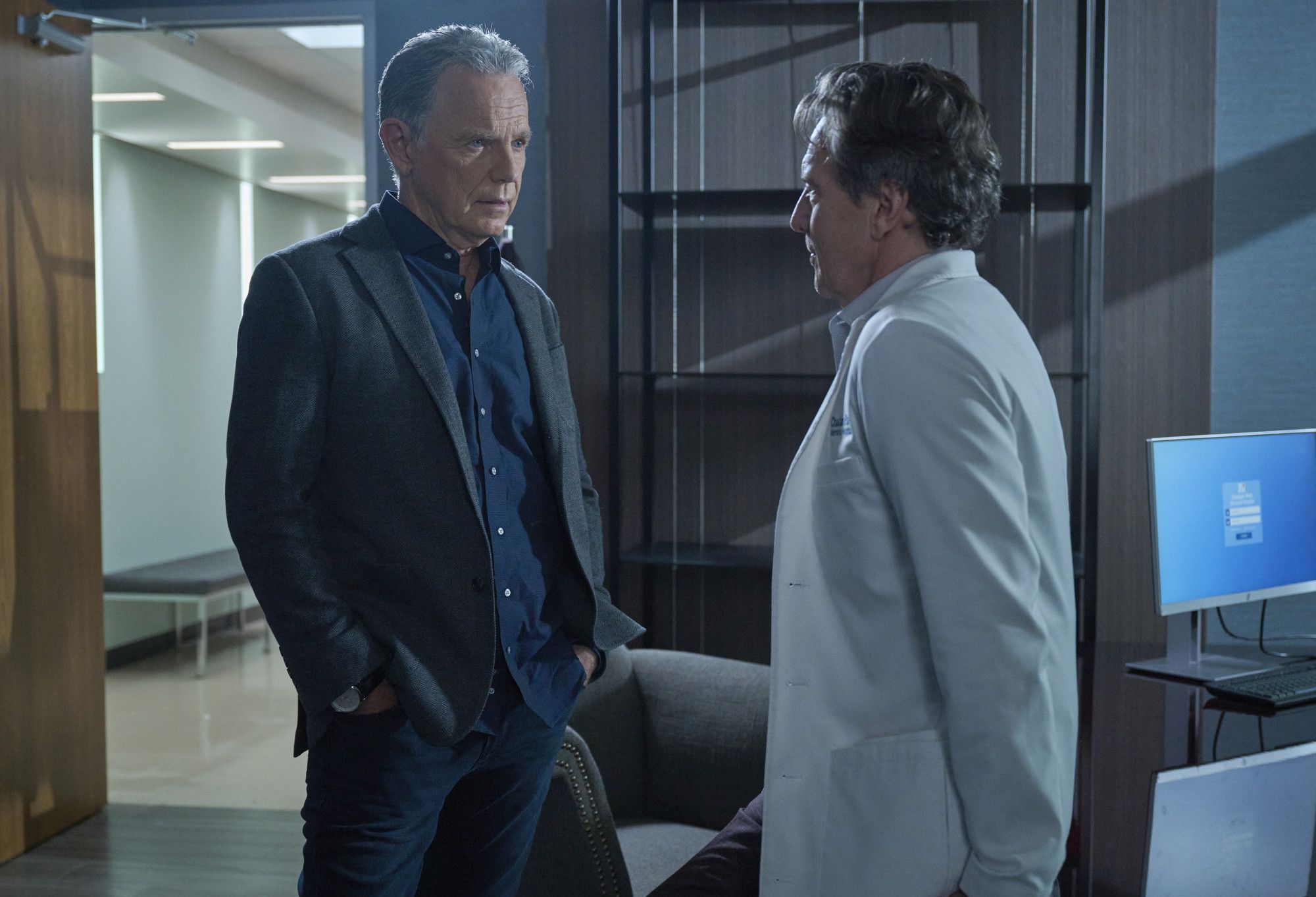 The Resident : The Resident : Foto Bruce Greenwood, Andrew McCarthy ...