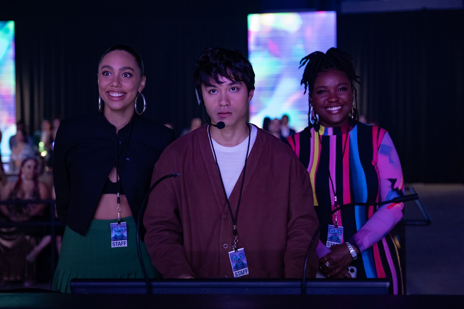 Neon : Neon : Foto Emma Ferreira, Jordan Mendoza, Courtney Taylor ...