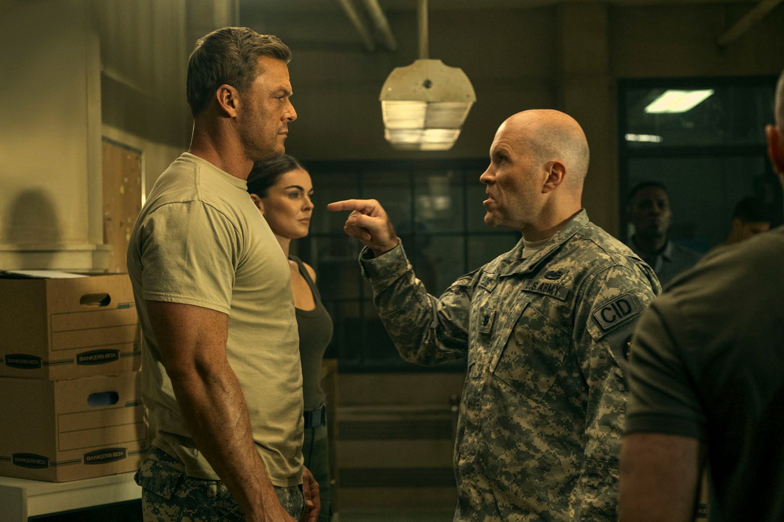 Reacher : Foto Alan Ritchson, Serinda Swan - Foto 6 sobre 21 ...
