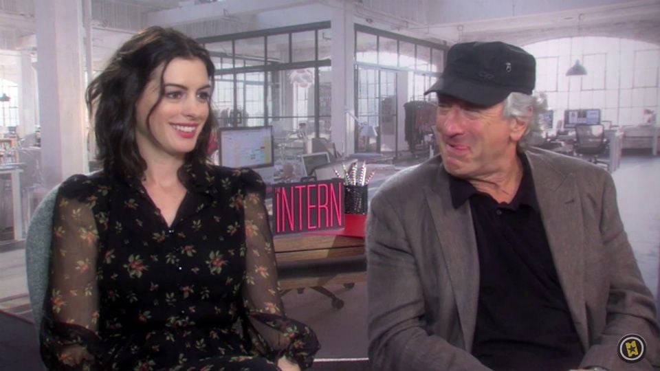 Entrevista sobre El becario : Robert De Niro, Anne Hathaway Interview ...